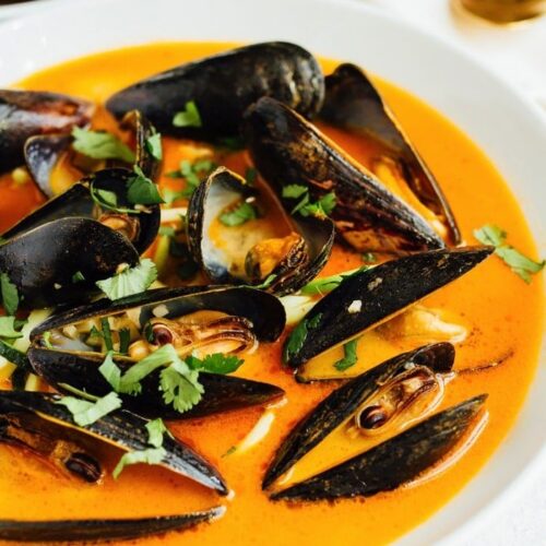 Coconut Curry Mussels with Zucchini Noodles - Eating Bird Food