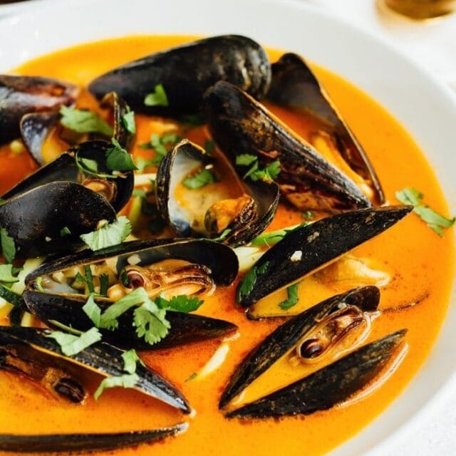 Coconut Curry Mussels with Zucchini Noodles - Eating Bird Food