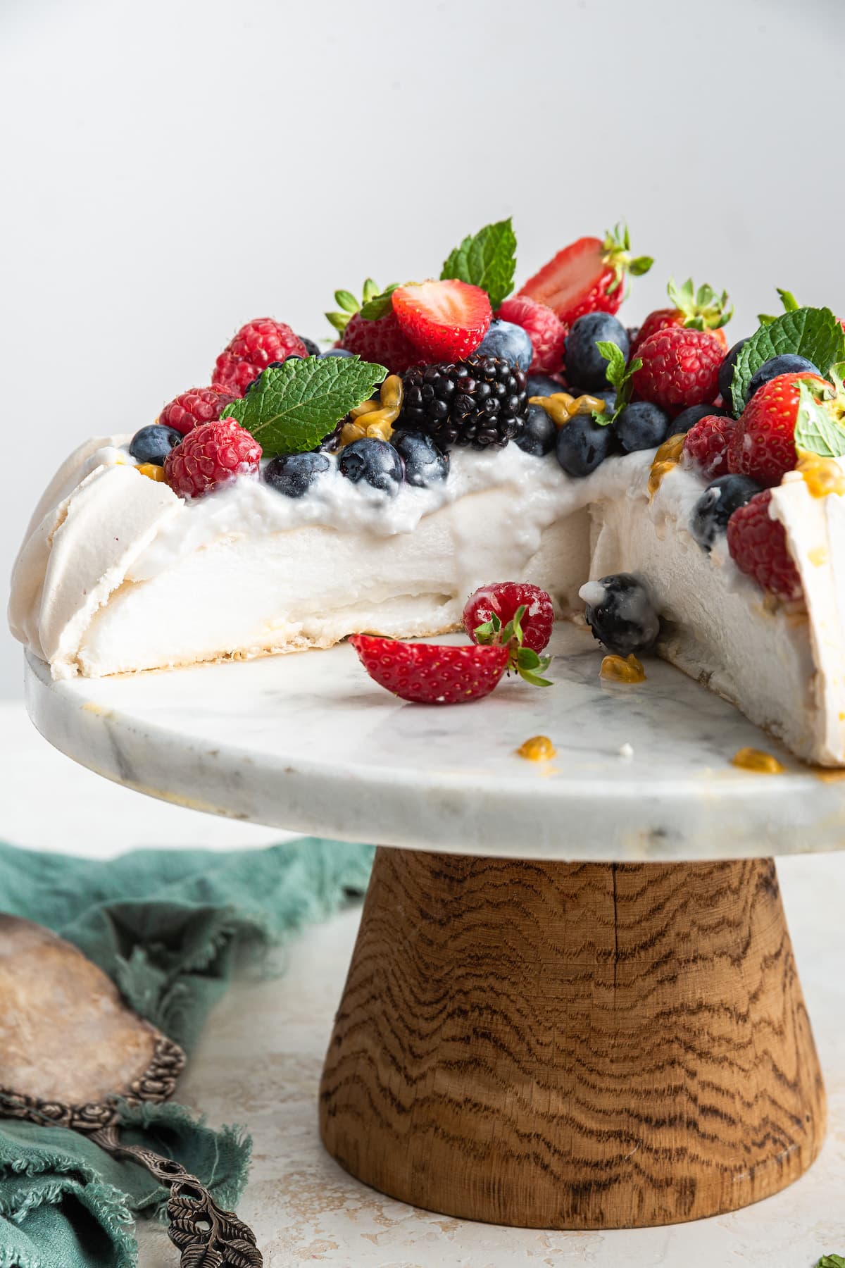 Pavlova - Eating Bird Food