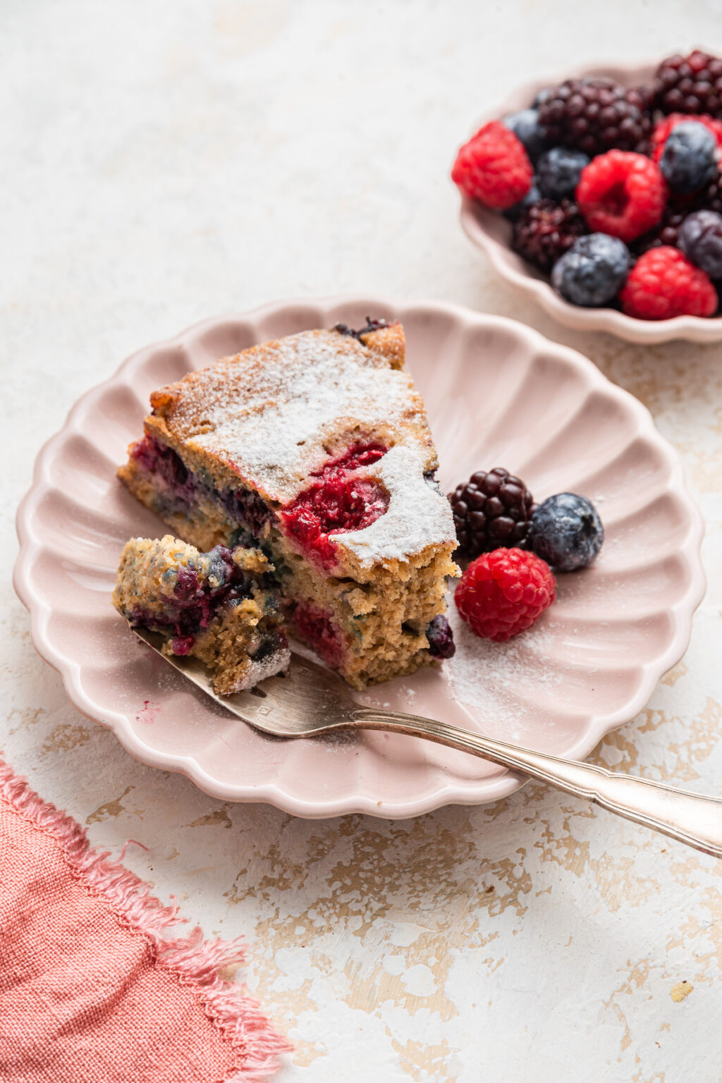 Easy Berry Cake - Eating Bird Food