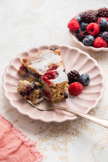 Easy Berry Cake - Eating Bird Food