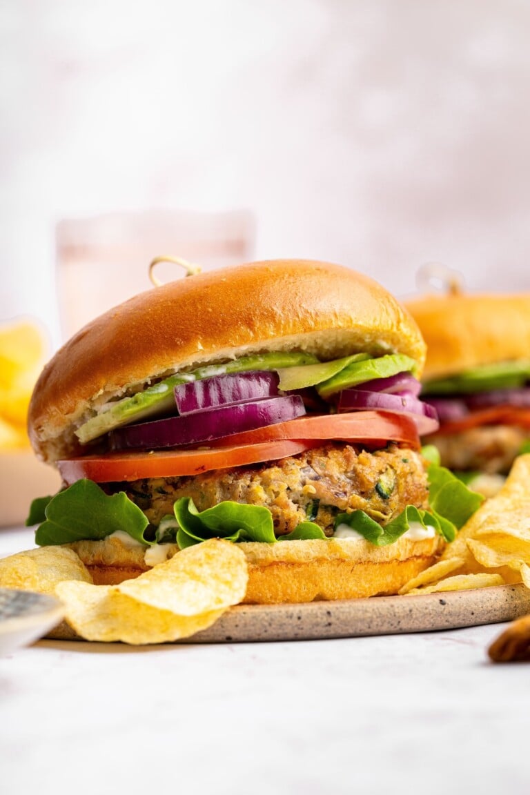 The Best Juicy Chicken Burgers - Eating Bird Food